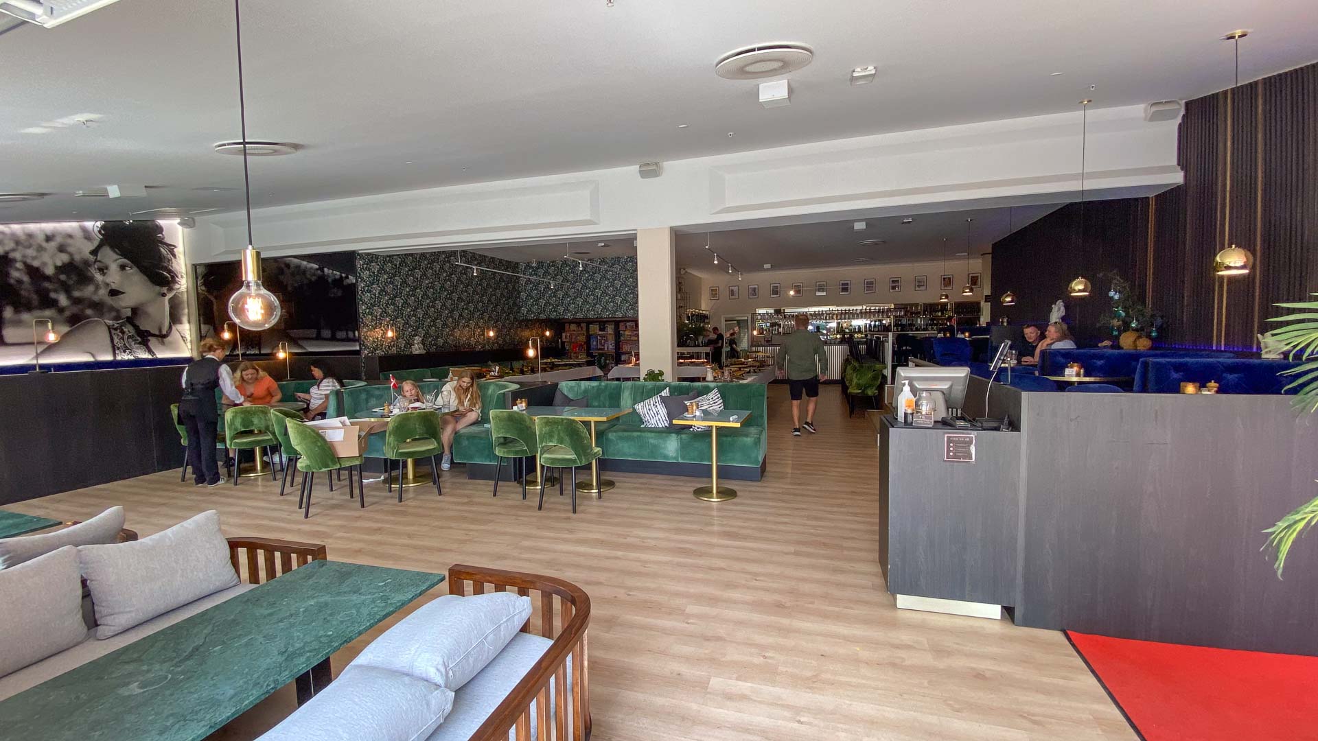 Café Velvet ligger ved det populære område ved åen