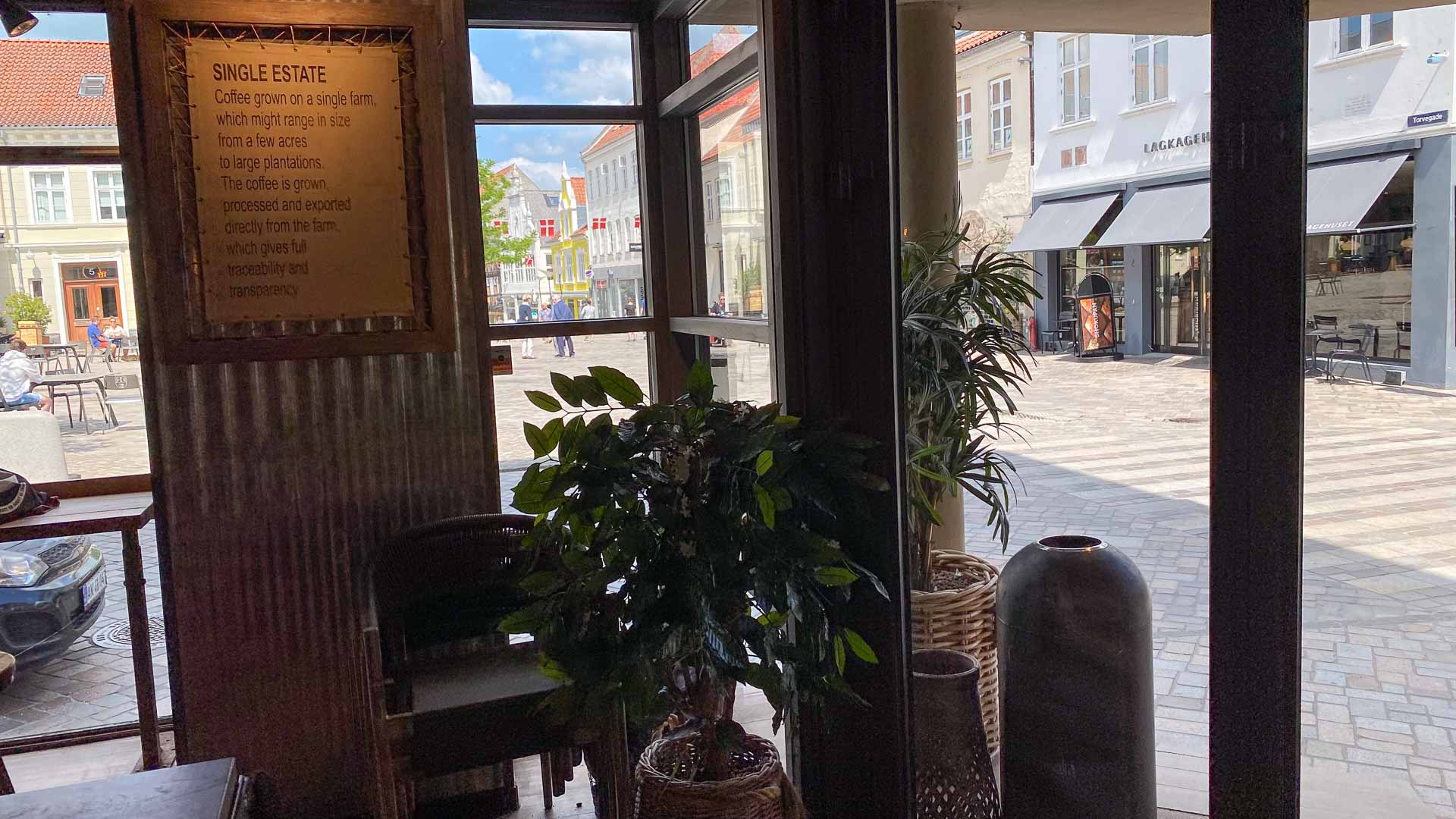 Espresso House er en kaffebar, som ligger på Rådhustorvet