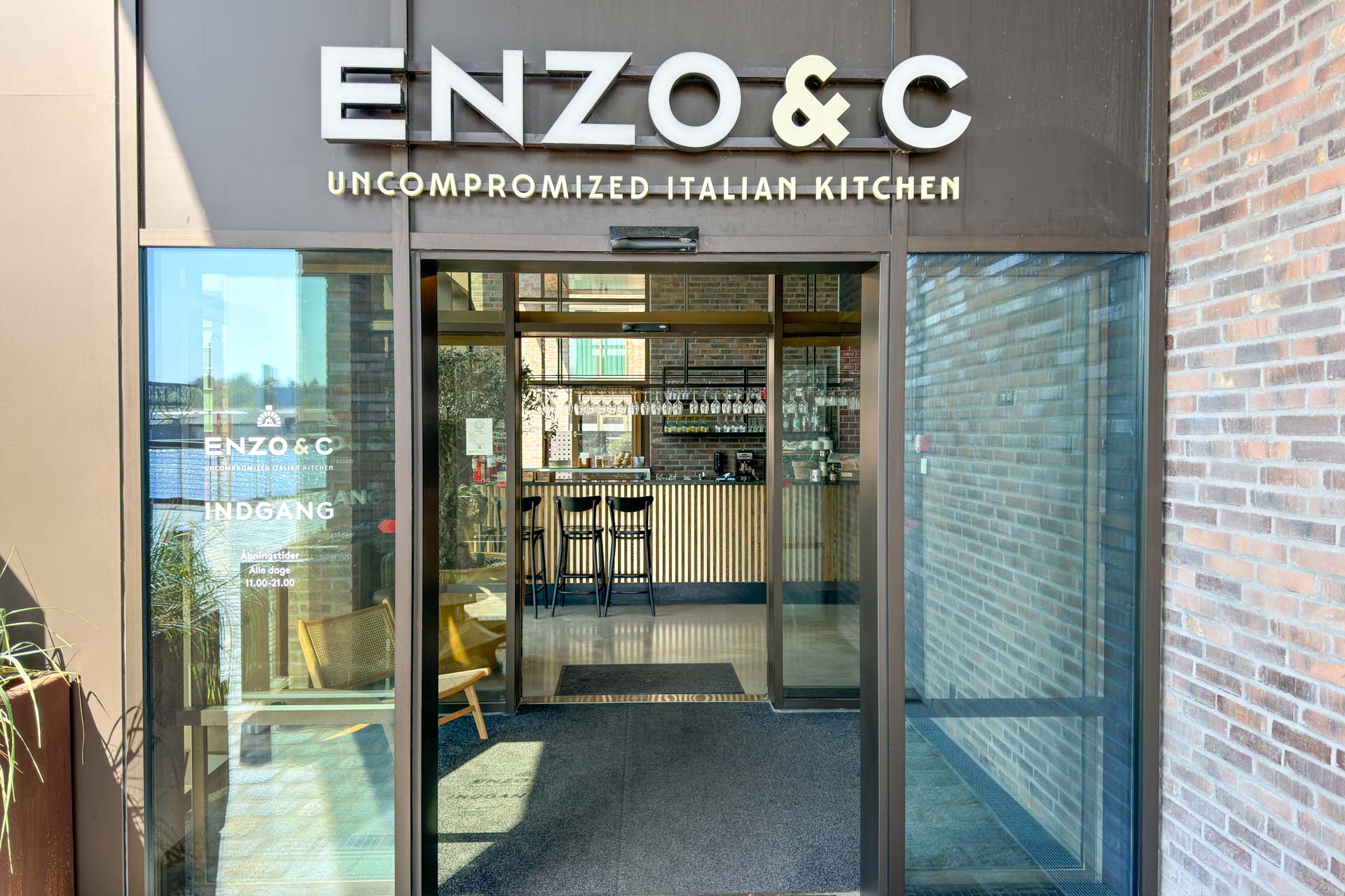 Enzo & C på havneøen er en italiensk restaurant