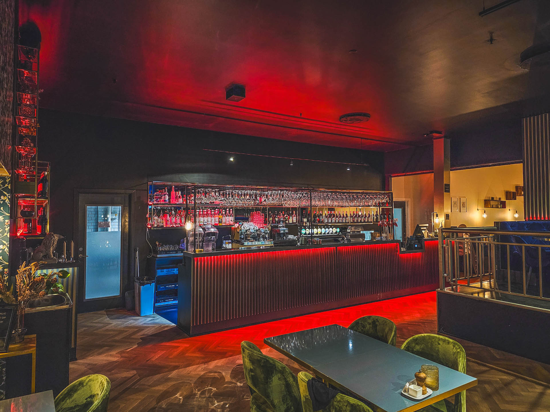 Café Velvet ligger ved det populære område ved åen