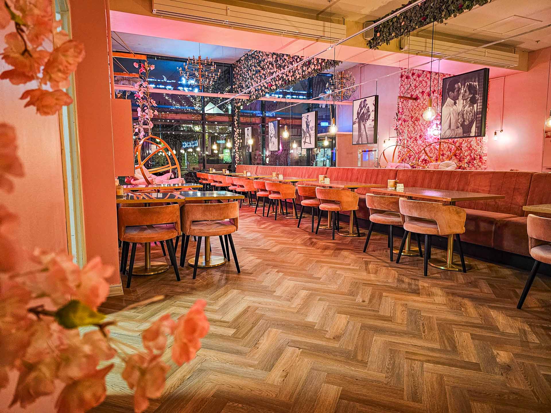 Café Velvet ligger ved det populære område ved åen