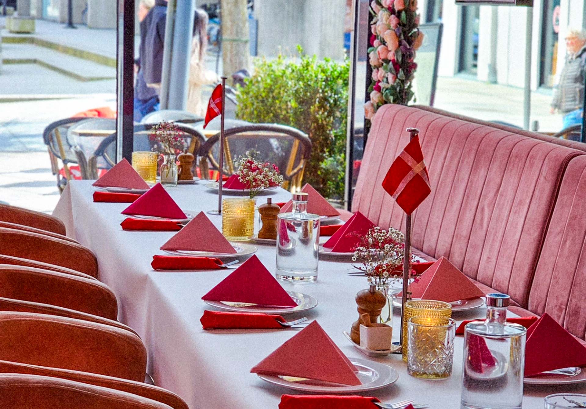 Café Velvet ligger ved det populære område ved åen