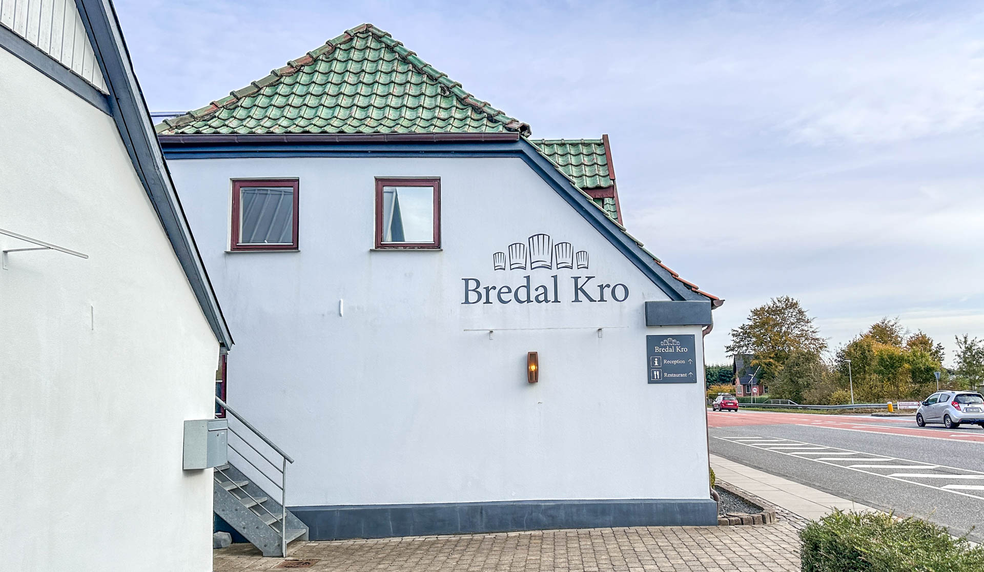 Bredal Kro på Horsensvej i Vejle Øst er hotel og restaurant i et